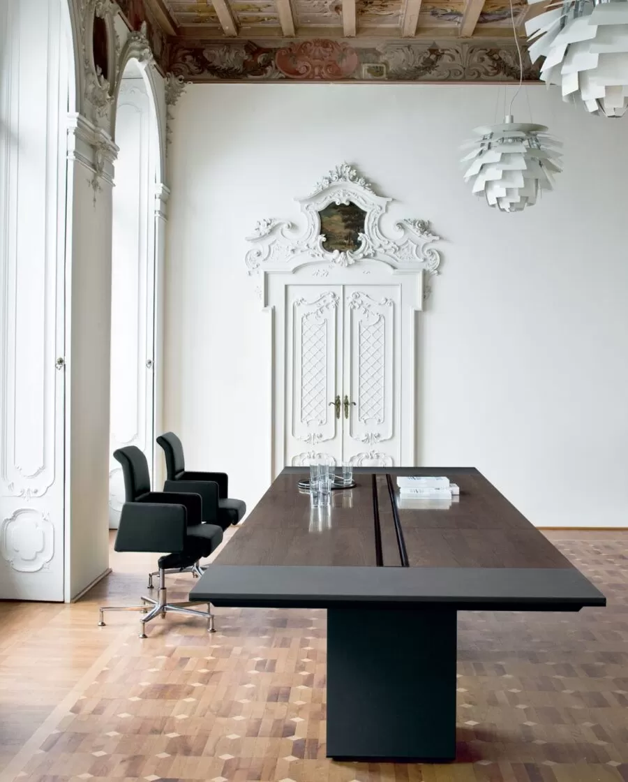 Elegant and Luxury Office Meeting Tables - Ono Frezza