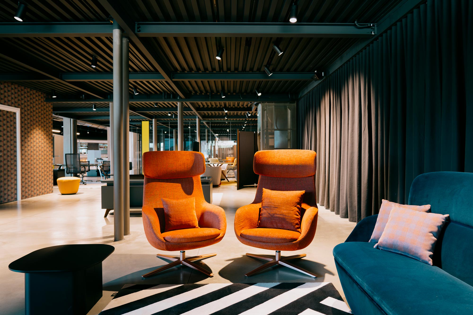 Frezza showroom lounge areas: elegance, comfort and versatility